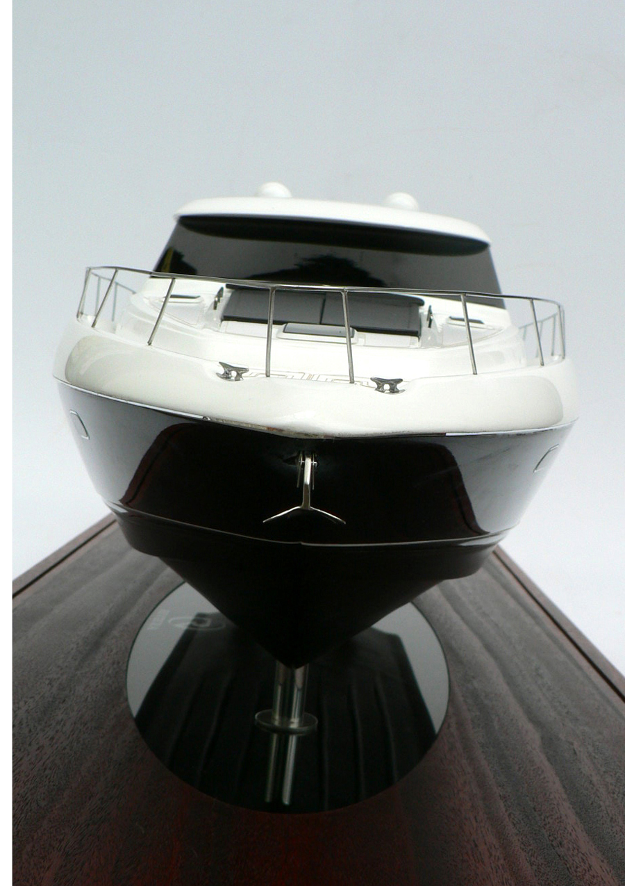 Riviera 5800 Sport Yacht Abordage